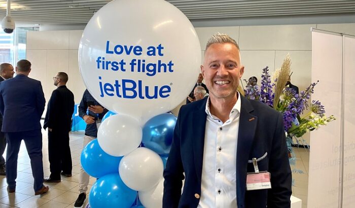 Eerste vlucht van JetBlue arriveert op Schiphol - TravMagazine