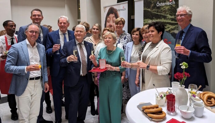 Hoge Oostenrijkse onderscheiding voor Coby van Dongen - TravMagazine